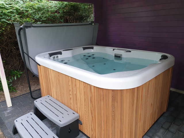Pre-Owned Coast Spas Omega Hot Tub
