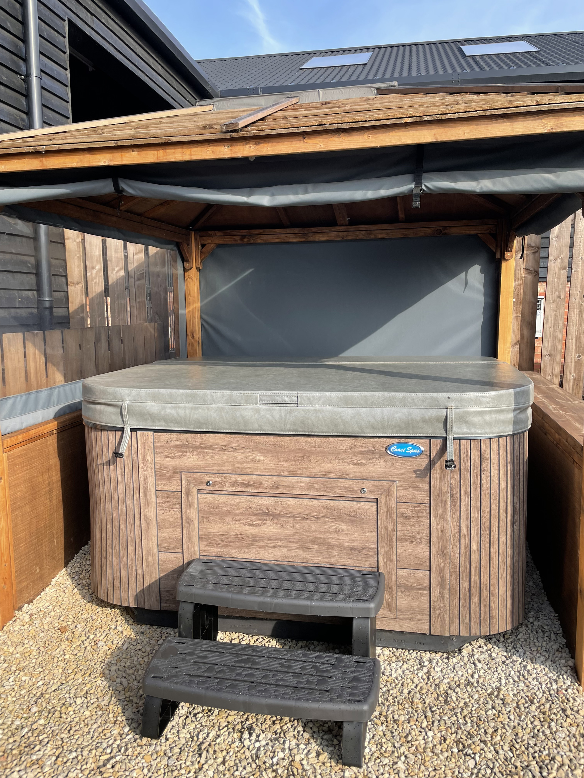 Coast Spas Zenith - Pre-Owned - Prestige Hot Tubs