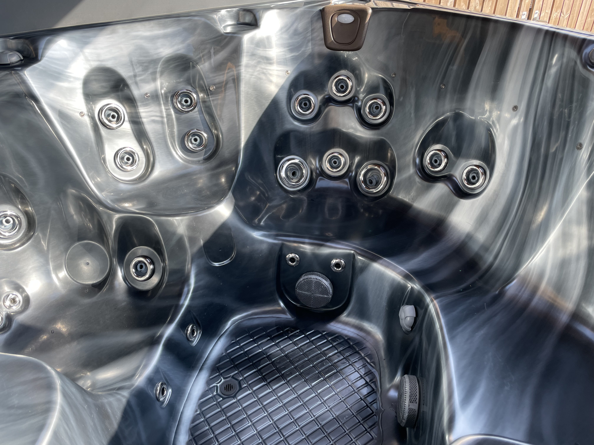 Coast Spas Zenith - Pre-Owned - Prestige Hot Tubs