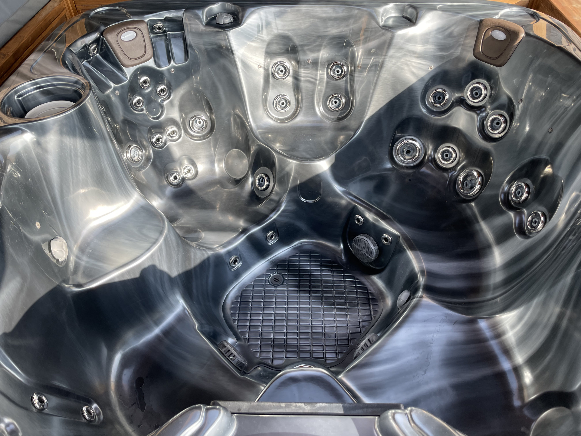 Coast Spas Zenith - Pre-Owned - Prestige Hot Tubs